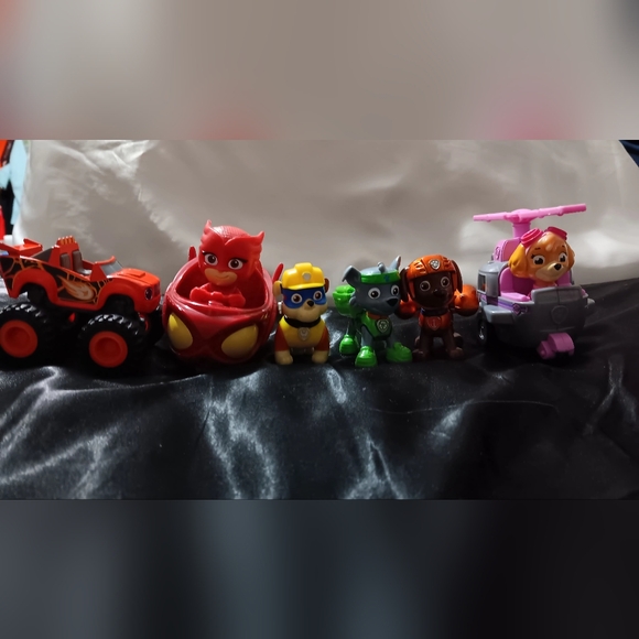 Paw Patrol | Toys | Paw Patrol Action Figures Set Red Yellow Green ...